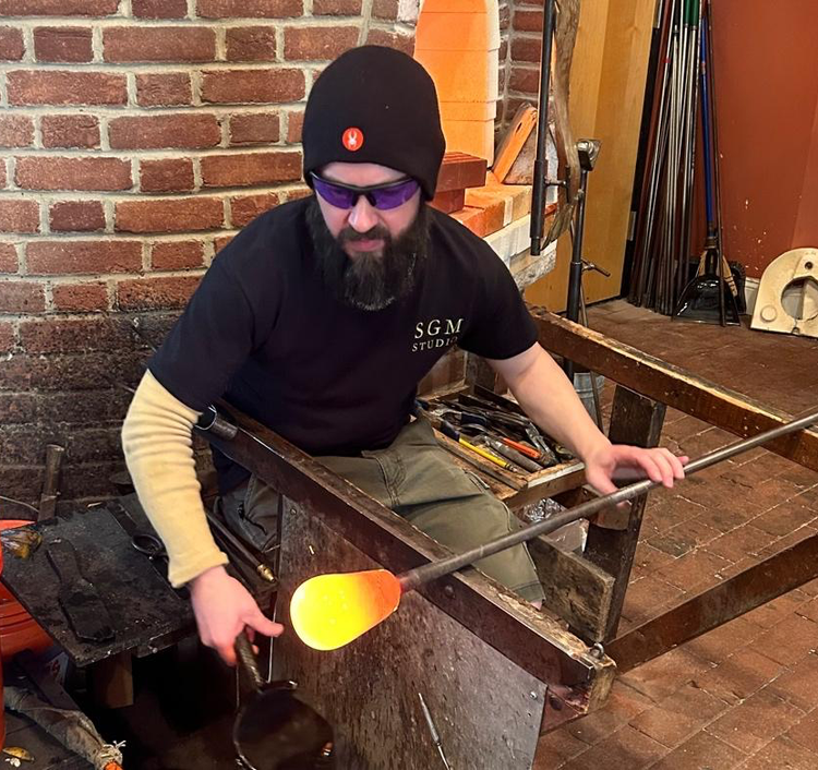 Artist Profile: Peter Waechter – Sandwich Glass Museum